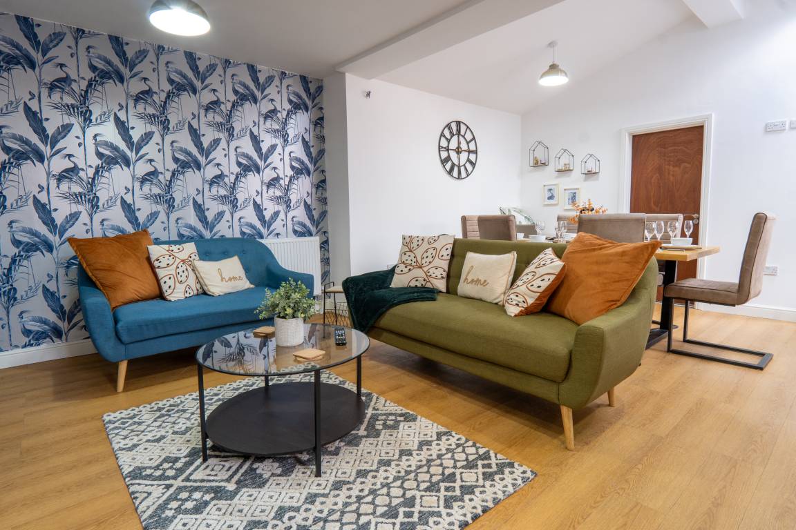 House ∙ 7 Bedrooms ∙ 14 Guests - Birmingham