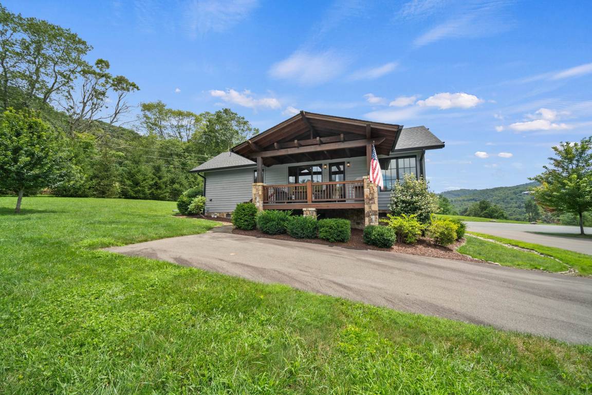 Cabin ∙ 2 Bedrooms ∙ 5 Guests - Banner Elk, NC