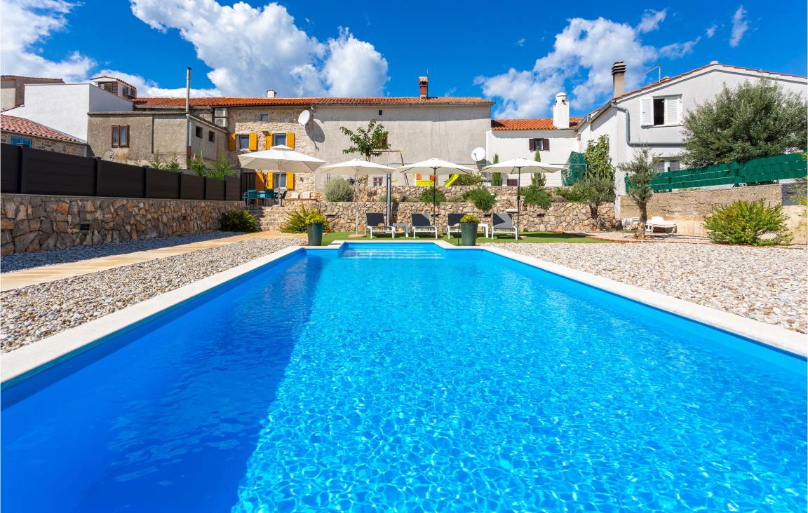 70 M² House ∙ 2 Bedrooms ∙ 6 Guests - Cres