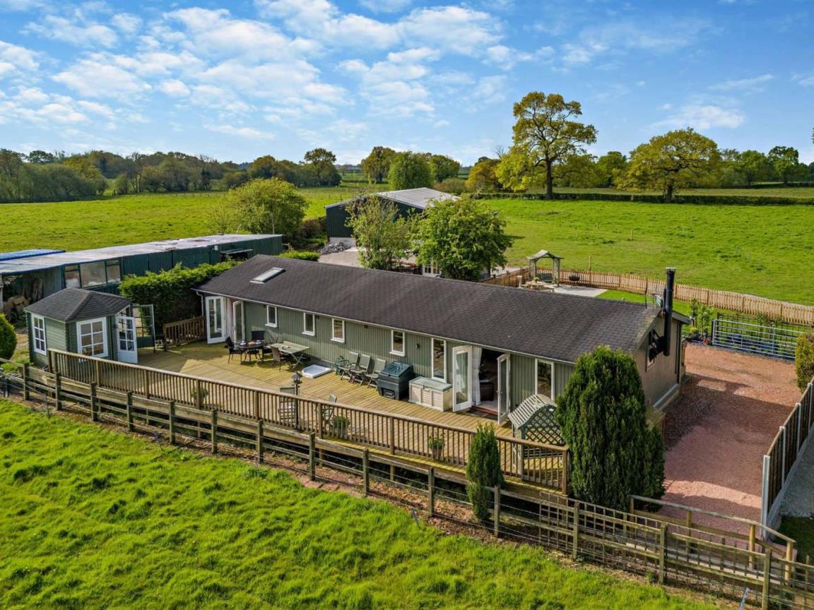 Lodge ∙ 2 Bedrooms ∙ 4 Guests - Cheshire