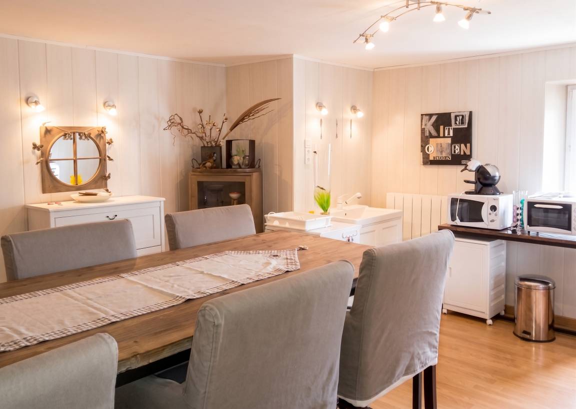 160 M² Appartement ∙ 2 Chambres ∙ 6 Personnes - Marnay