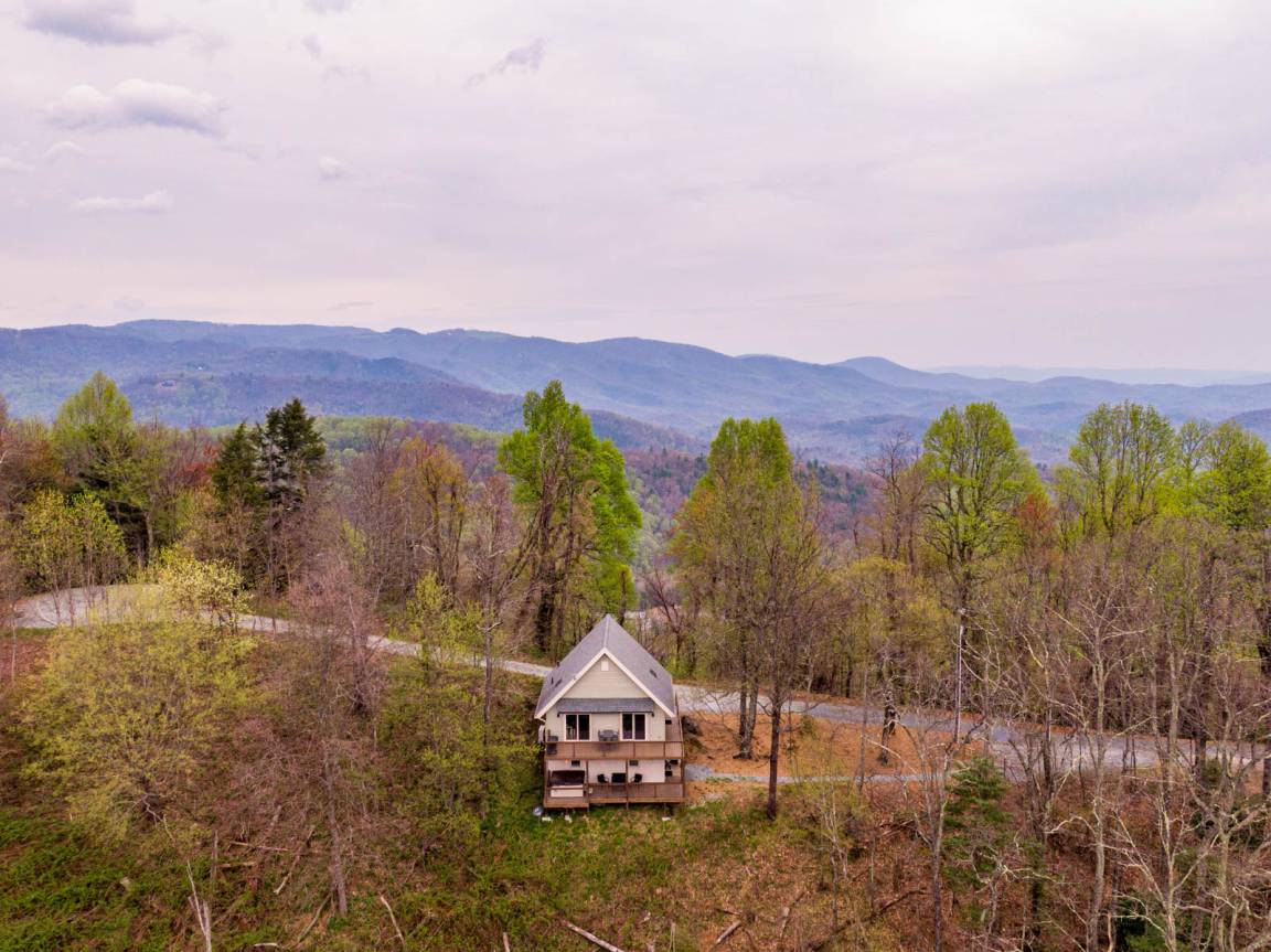 House ∙ 3 Bedrooms ∙ 6 Guests - Blowing Rock, NC