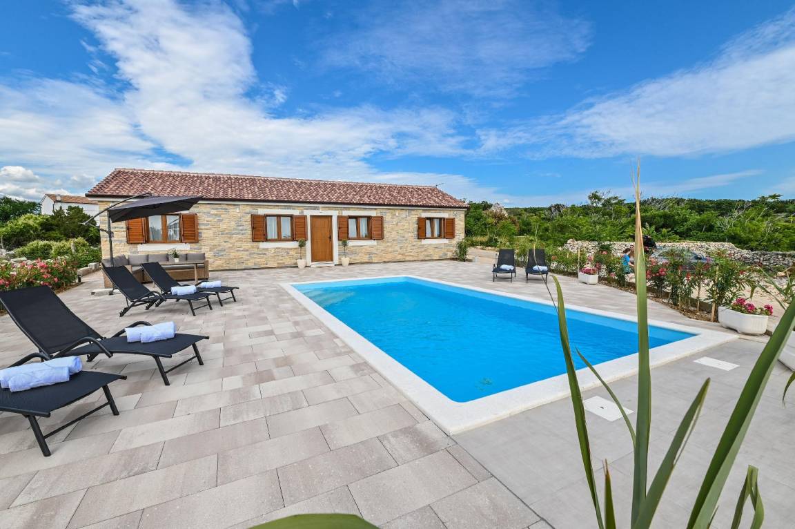 85 M² House ∙ 2 Bedrooms ∙ 6 Guests - Novalja