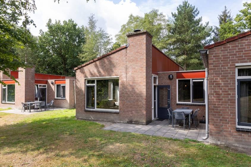 70 M² Bungalow ∙ 3 Bedrooms ∙ 6 Guests - Weert