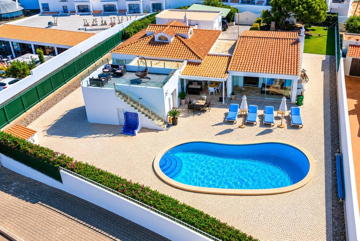 240 M² Villa ∙ 4 Bedrooms ∙ 8 Guests - Guia