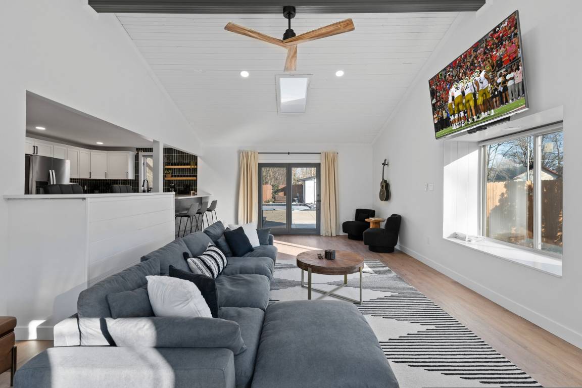 200 M² Apartment ∙ 4 Bedrooms ∙ 11 Guests - South Bend, IN