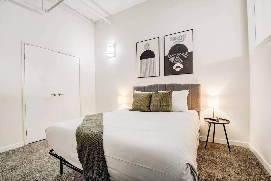 Apartment ∙ 4 Bedrooms ∙ 12 Guests - Indianapolis