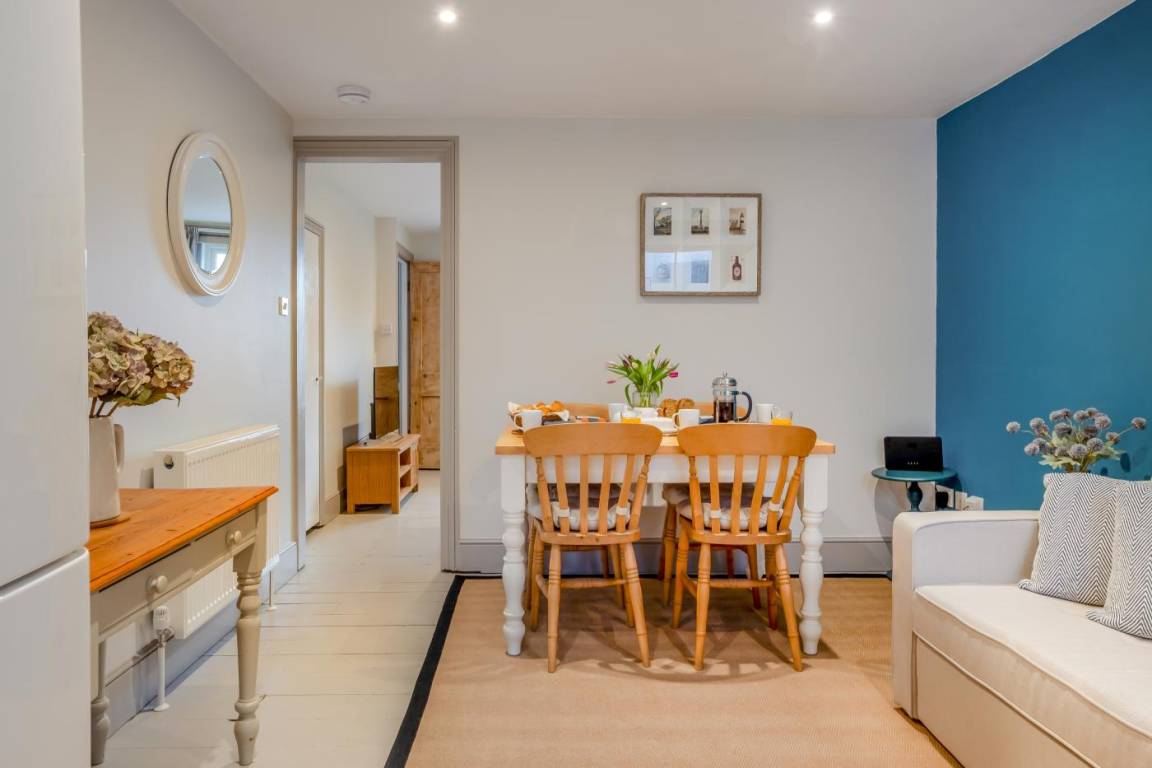 Cottage ∙ 2 Bedrooms ∙ 4 Guests - Bembridge
