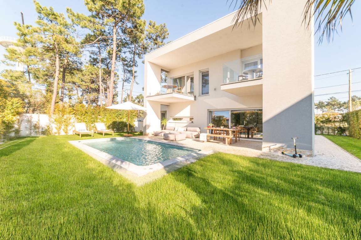 170 M² Villa ∙ 4 Slaapkamers ∙ 8 Gasten - Seixal