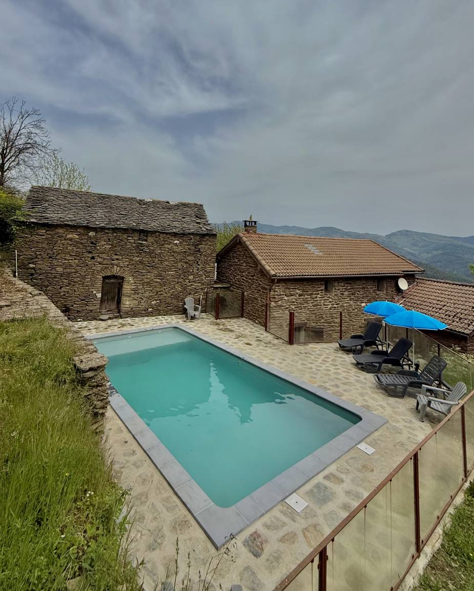 250 M² Gîte ∙ 6 Chambres ∙ 24 Personnes - Lozère