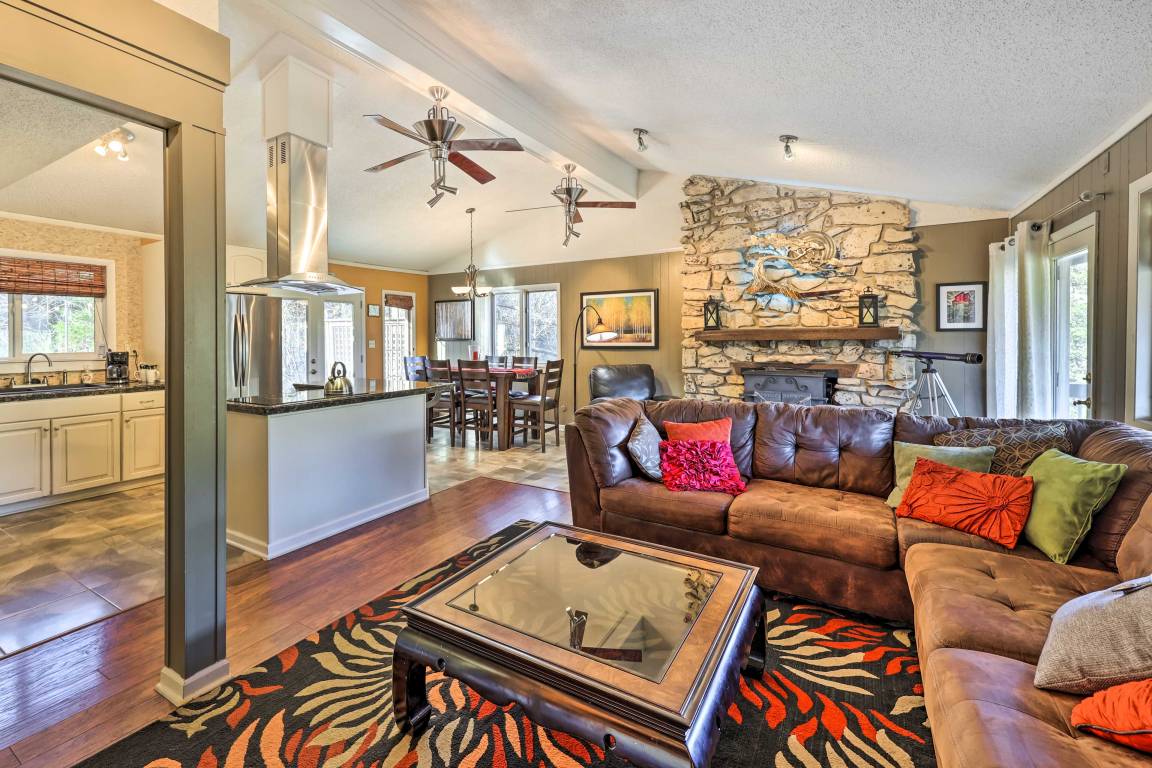 139 M² House ∙ 3 Bedrooms ∙ 6 Guests - Eureka Springs, AR