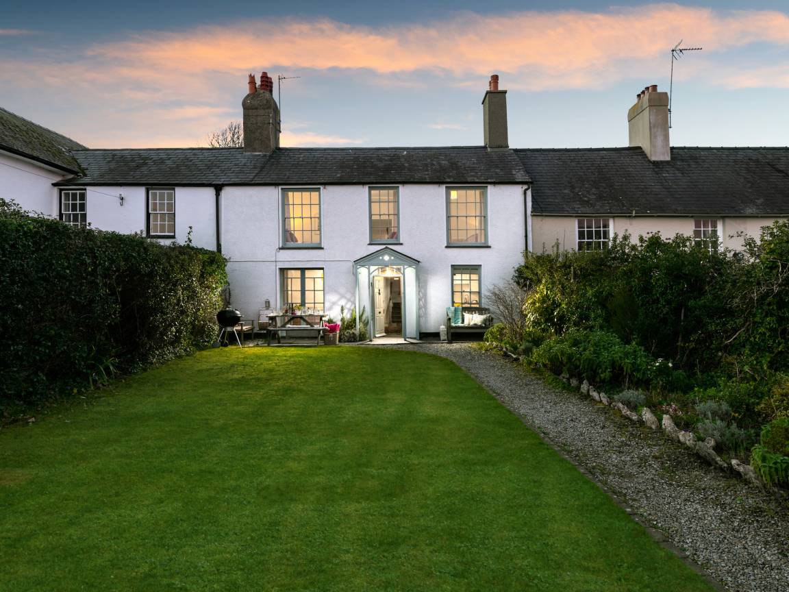 Cottage ∙ 3 Bedrooms ∙ 6 Guests - Bangor