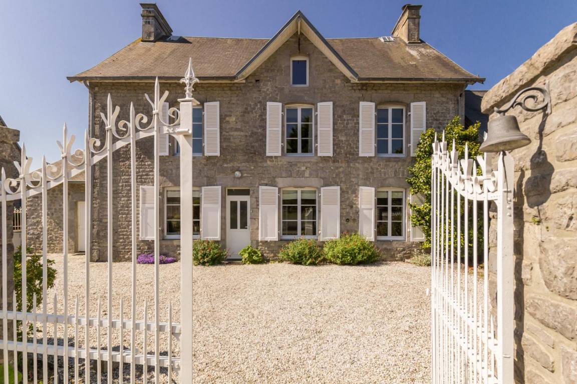 135 M² Gîte ∙ 3 Chambres ∙ 6 Personnes - Coutances