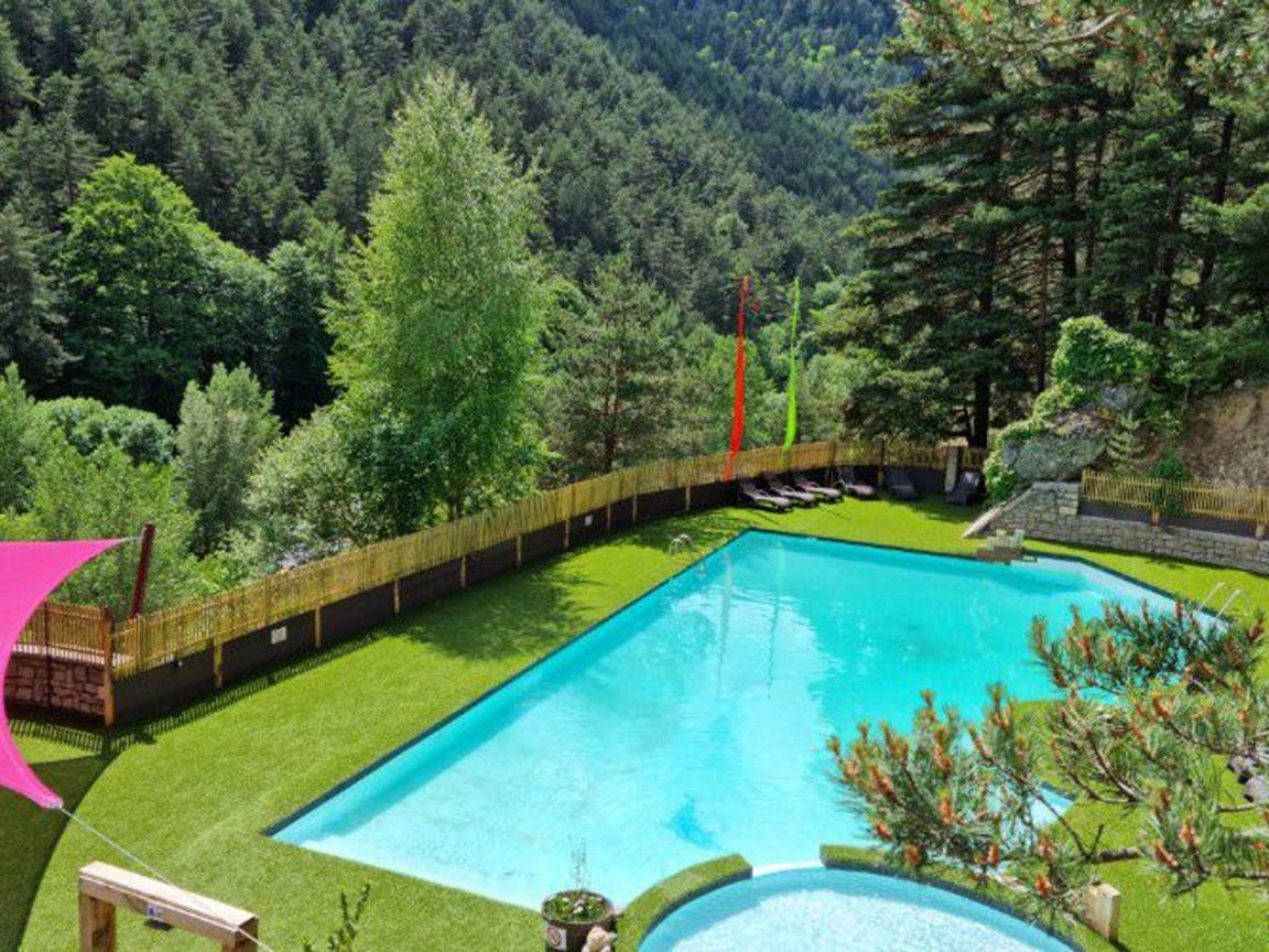 27 M² Asuntovaunu ∙ 2 Makuuhuonetta ∙ 4 Vierasta - Meyrueis