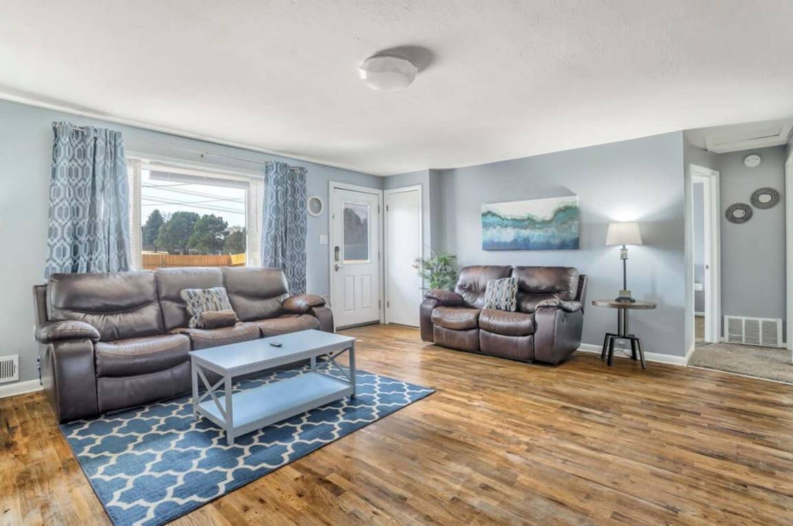 House ∙ 3 Bedrooms ∙ 6 Guests - Colorado Springs, CO