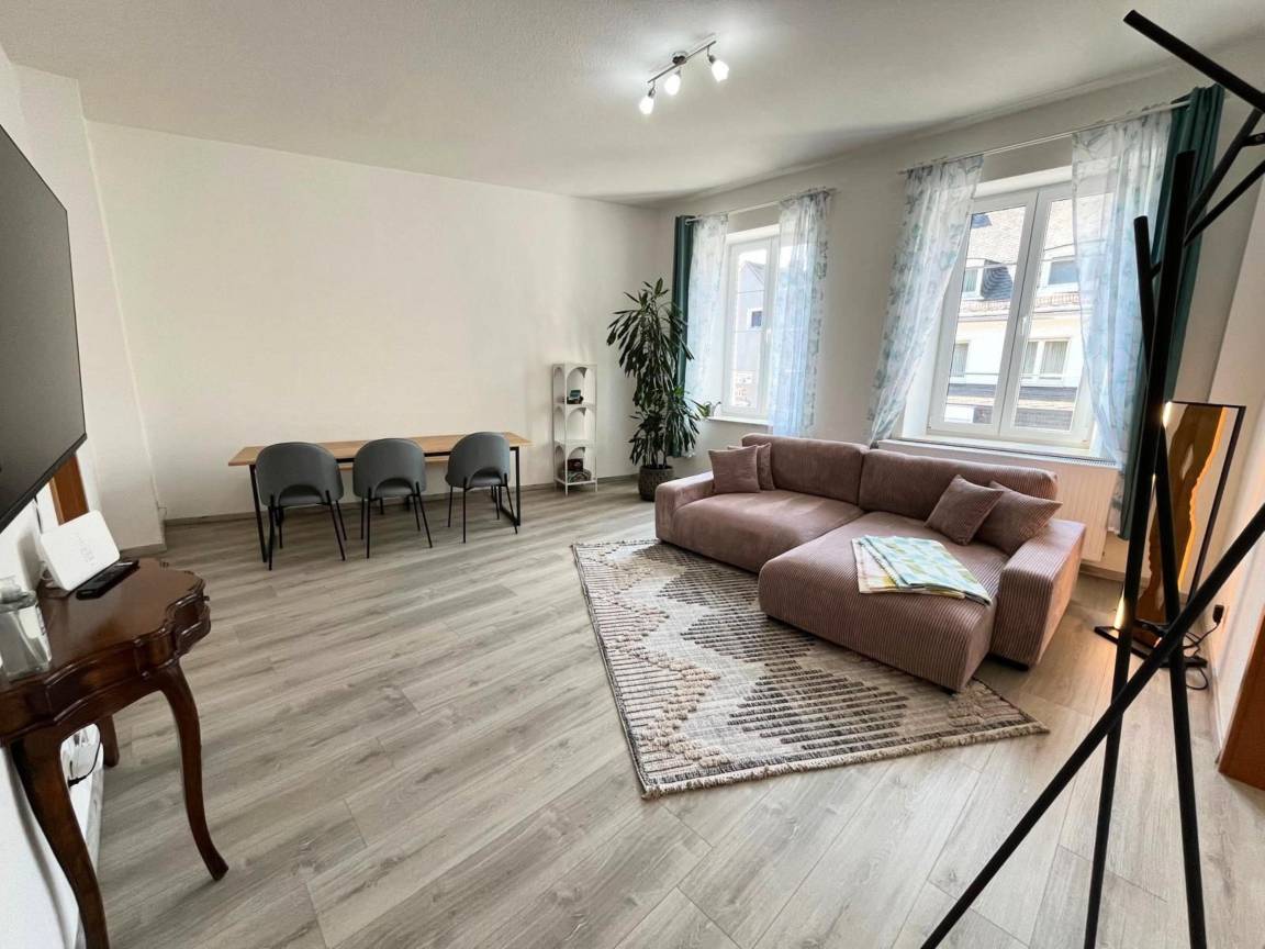74 M² Ferienwohnung ∙ 2 Schlafzimmer ∙ 6 Gäste - Hermeskeil