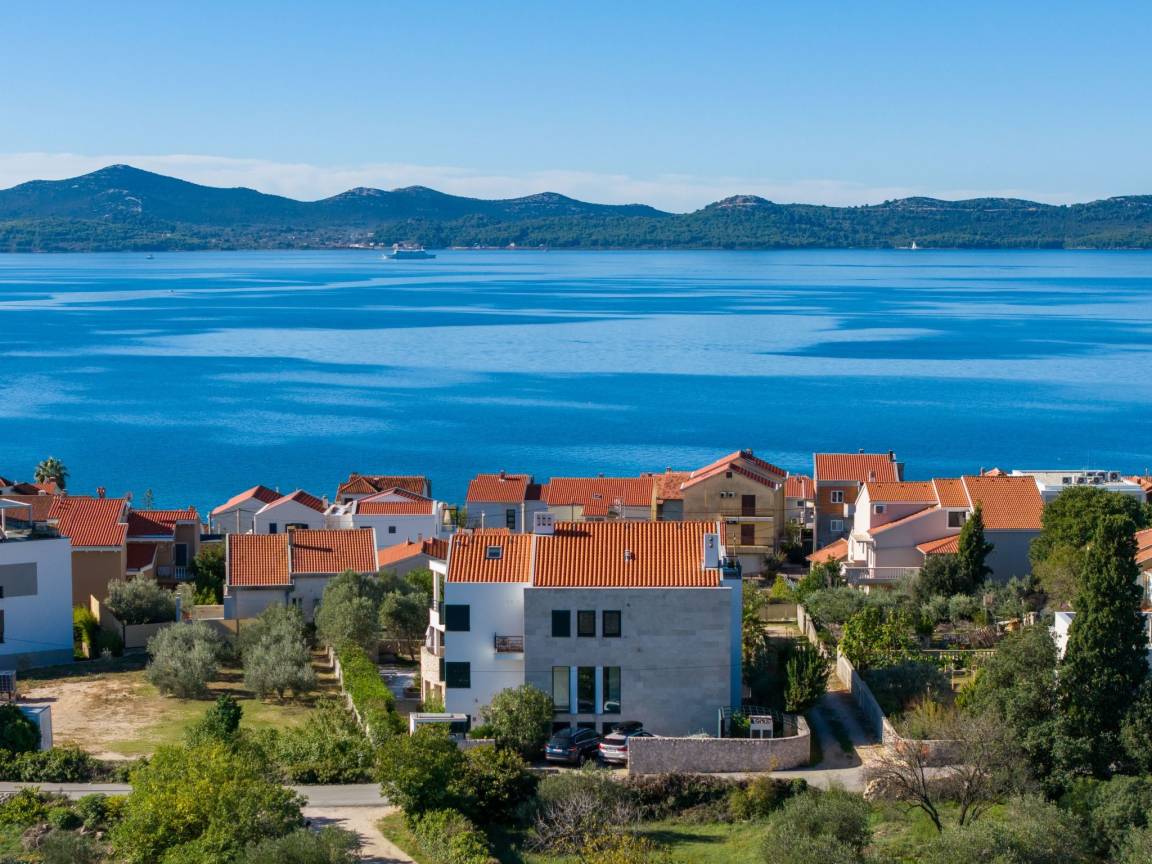 300 M² Casa ∙ 6 Habitaciones ∙ 12 Huéspedes - Zadar