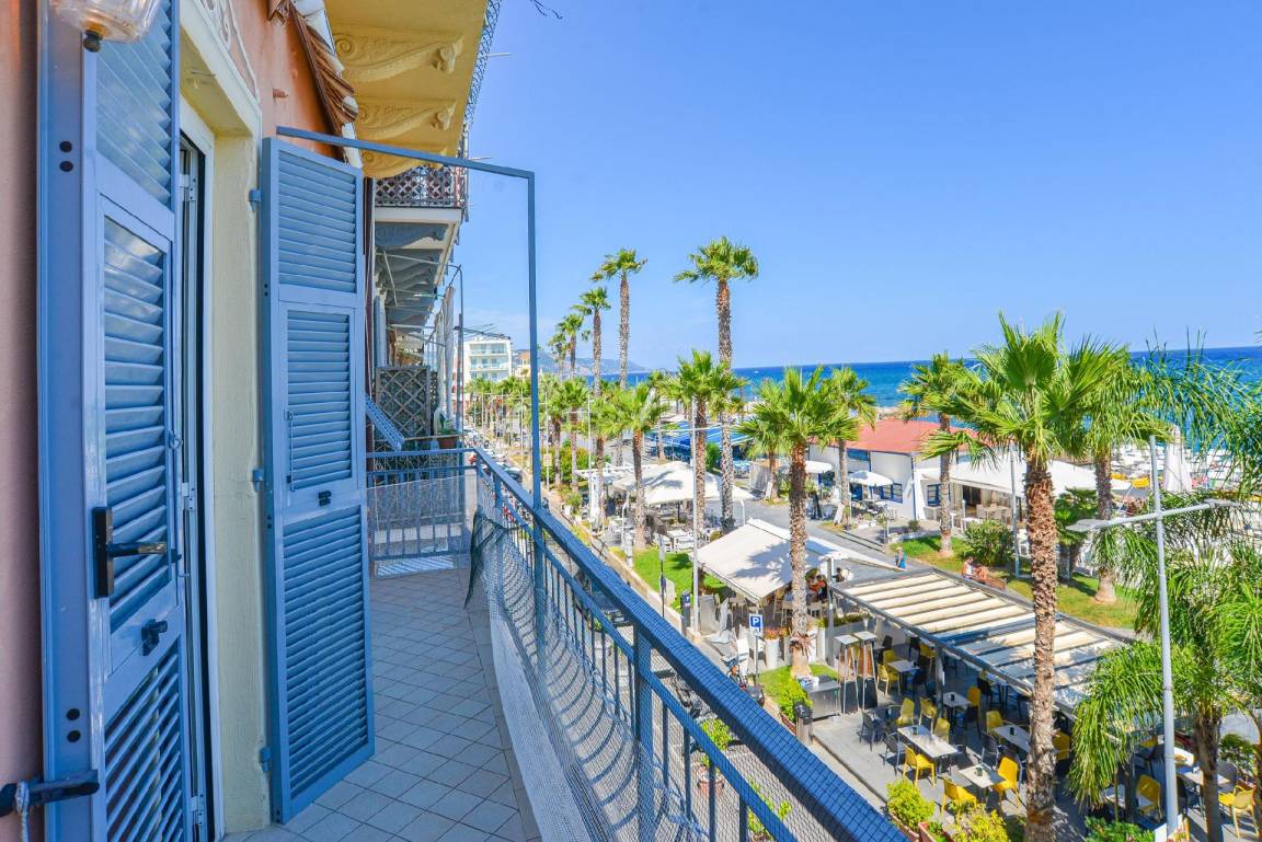 72 M² Appartement ∙ 2 Chambres ∙ 6 Personnes - Finale Ligure