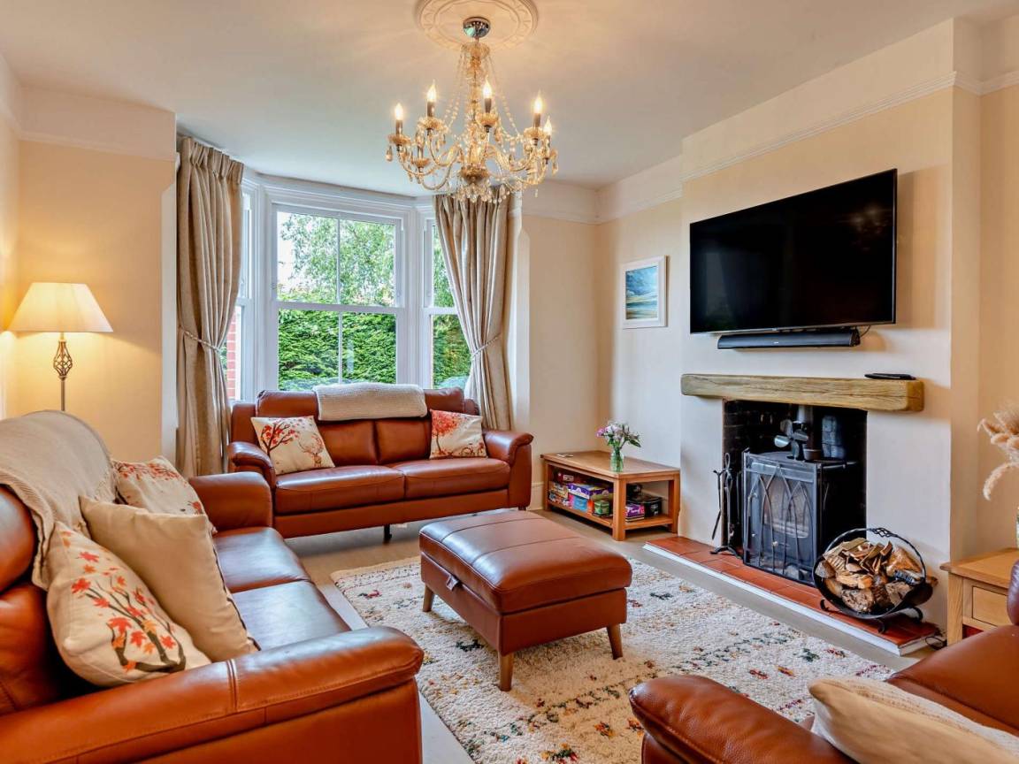 Cottage ∙ 4 Bedrooms ∙ 8 Guests - Snettisham