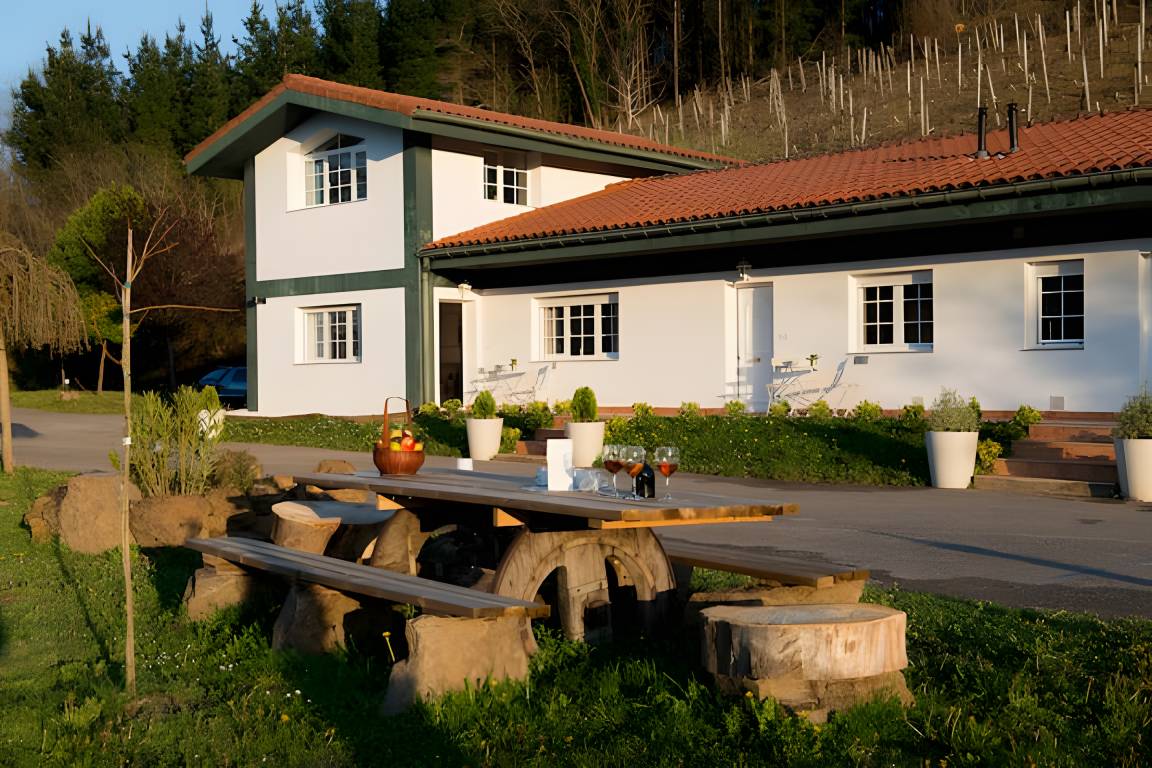 75 M² Appartement ∙ 2 Chambres ∙ 6 Personnes - Santurtzi
