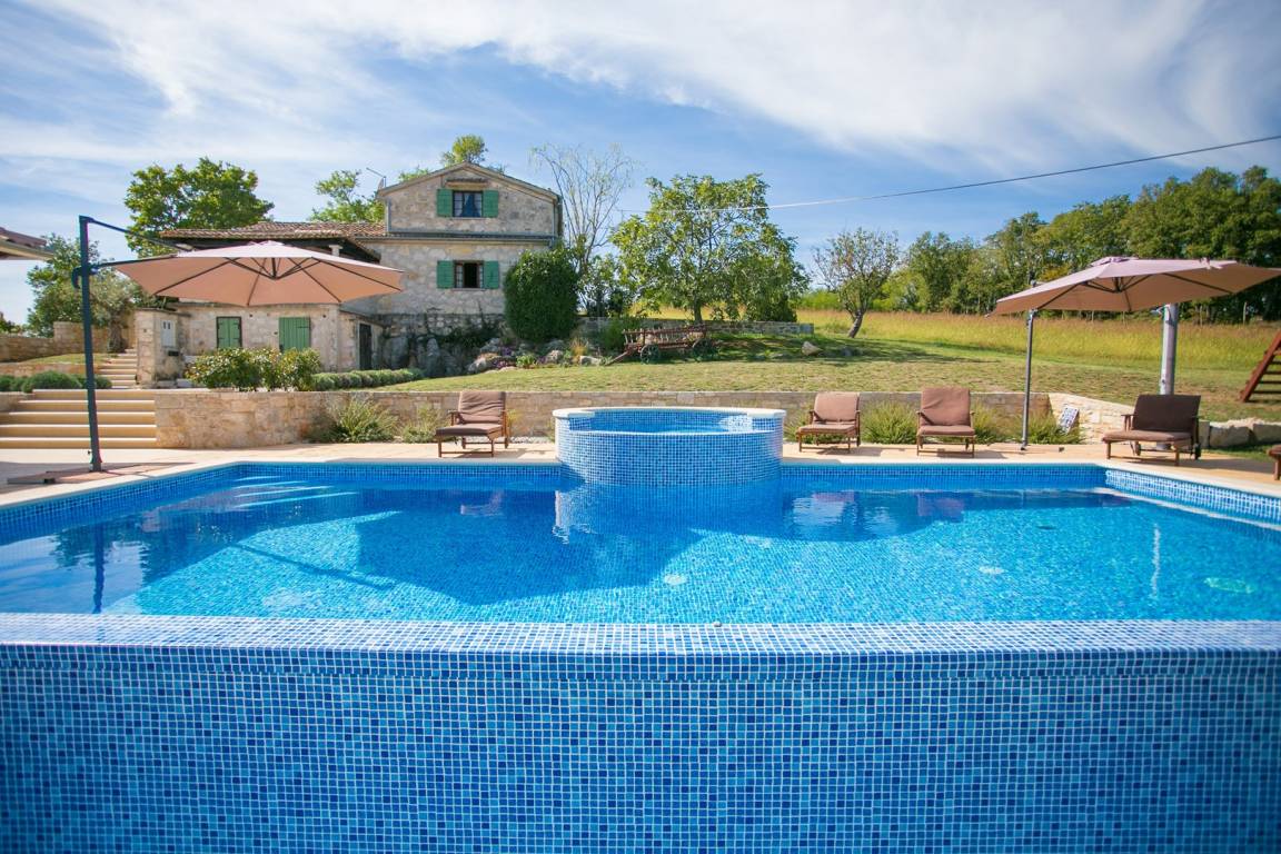 230 M² Villa ∙ 4 Bedrooms ∙ 8 Guests - Motovun