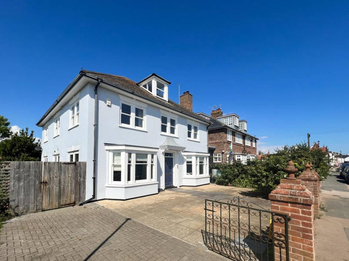 Cottage ∙ 4 Bedrooms ∙ 8 Guests - Aldeburgh