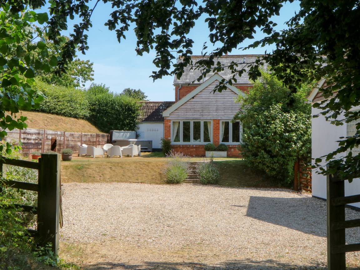 Cottage ∙ 4 Bedrooms ∙ 8 Guests - Budleigh Salterton