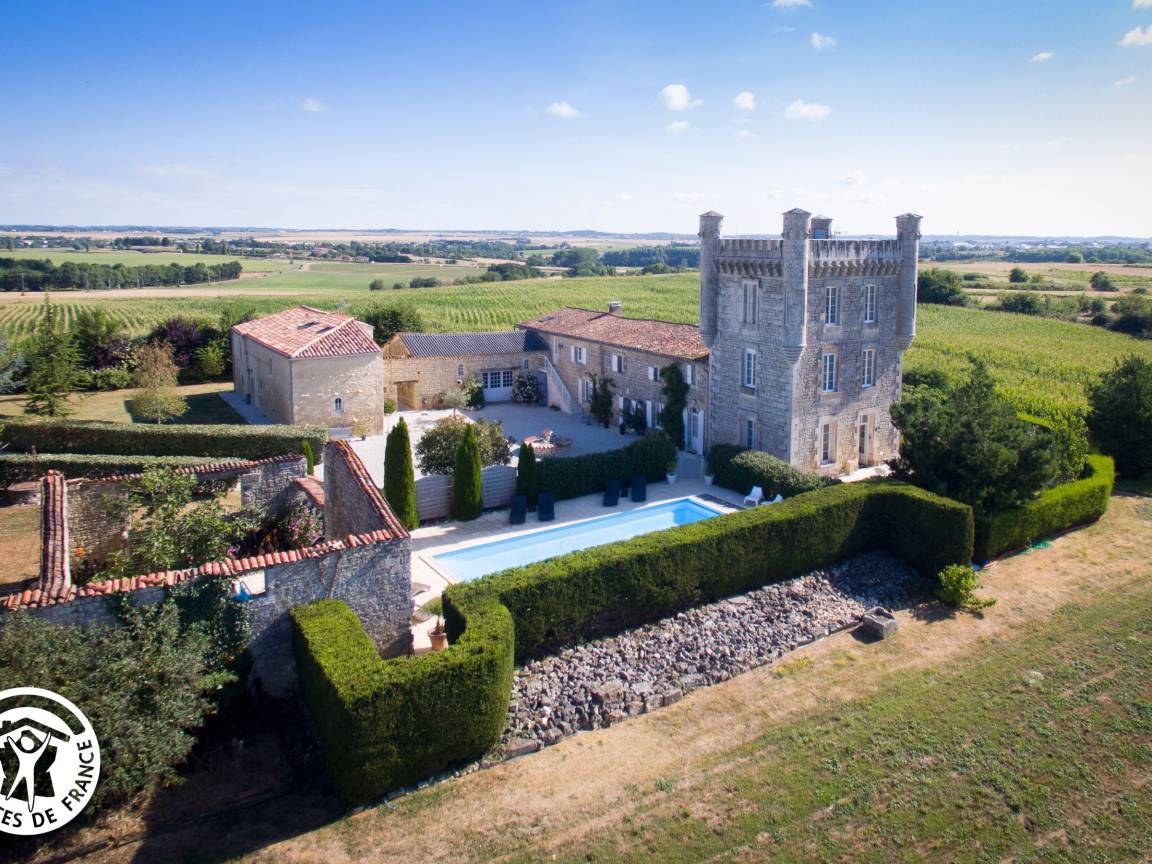 118 M² Cottage ∙ 4 Chambres ∙ 8 Personnes - Fontenay-le-Comte