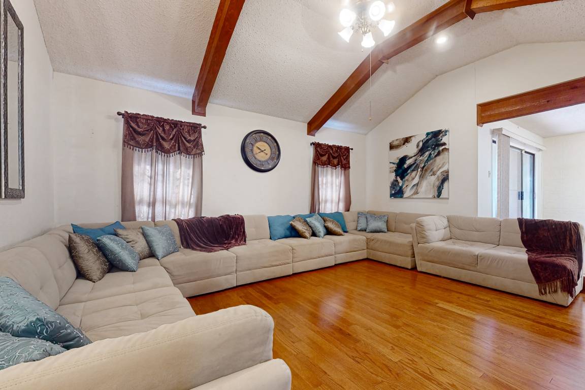 176 M² House ∙ 3 Bedrooms ∙ 8 Guests - Laredo, TX