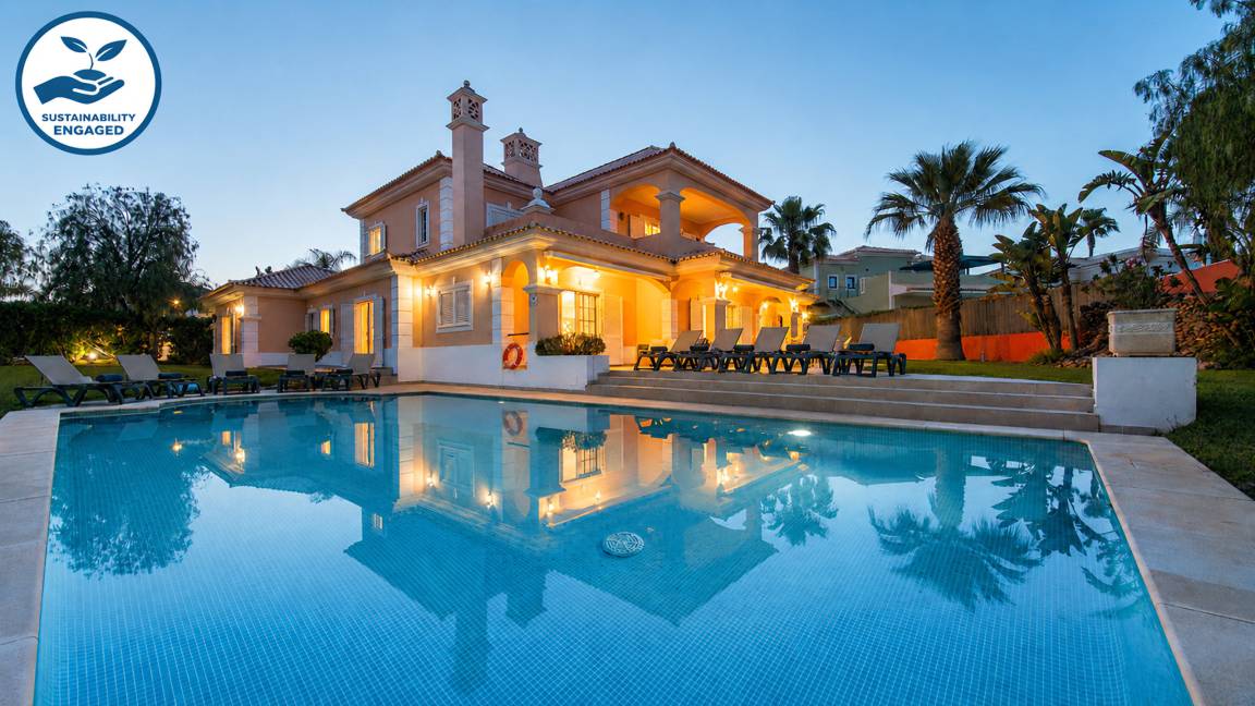 225 M² Villa ∙ 5 Bedrooms ∙ 13 Guests - Almancil