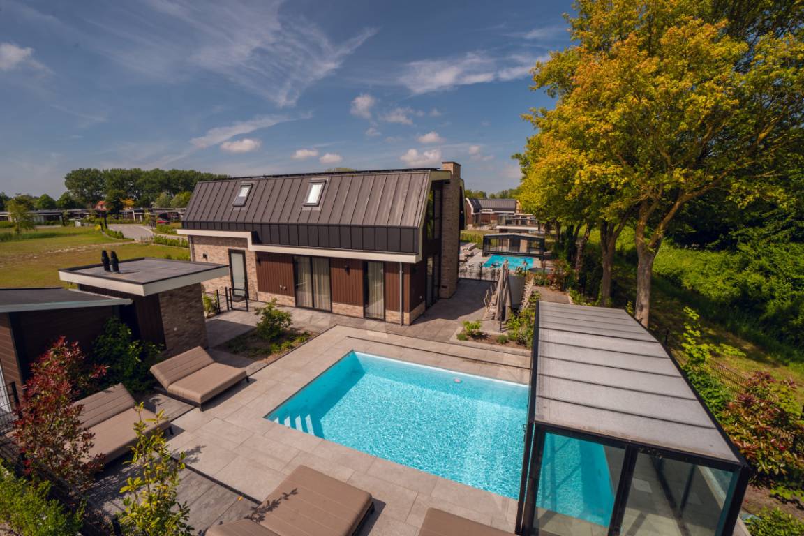 200 M² Ferienhaus ∙ 8 Schlafzimmer ∙ 16 Gäste - Sint Maartenszee