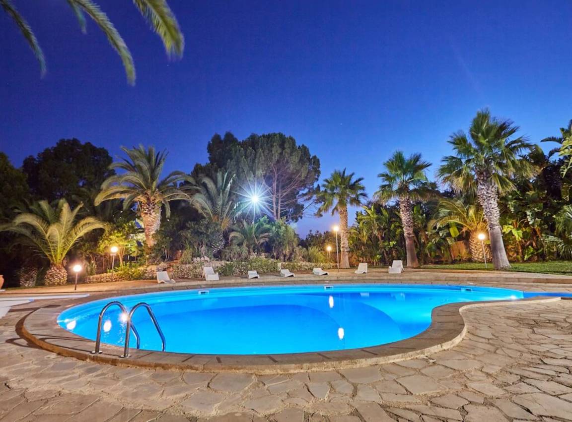 600 M² Villa ∙ 9 Bedrooms ∙ 15 Guests - Scicli