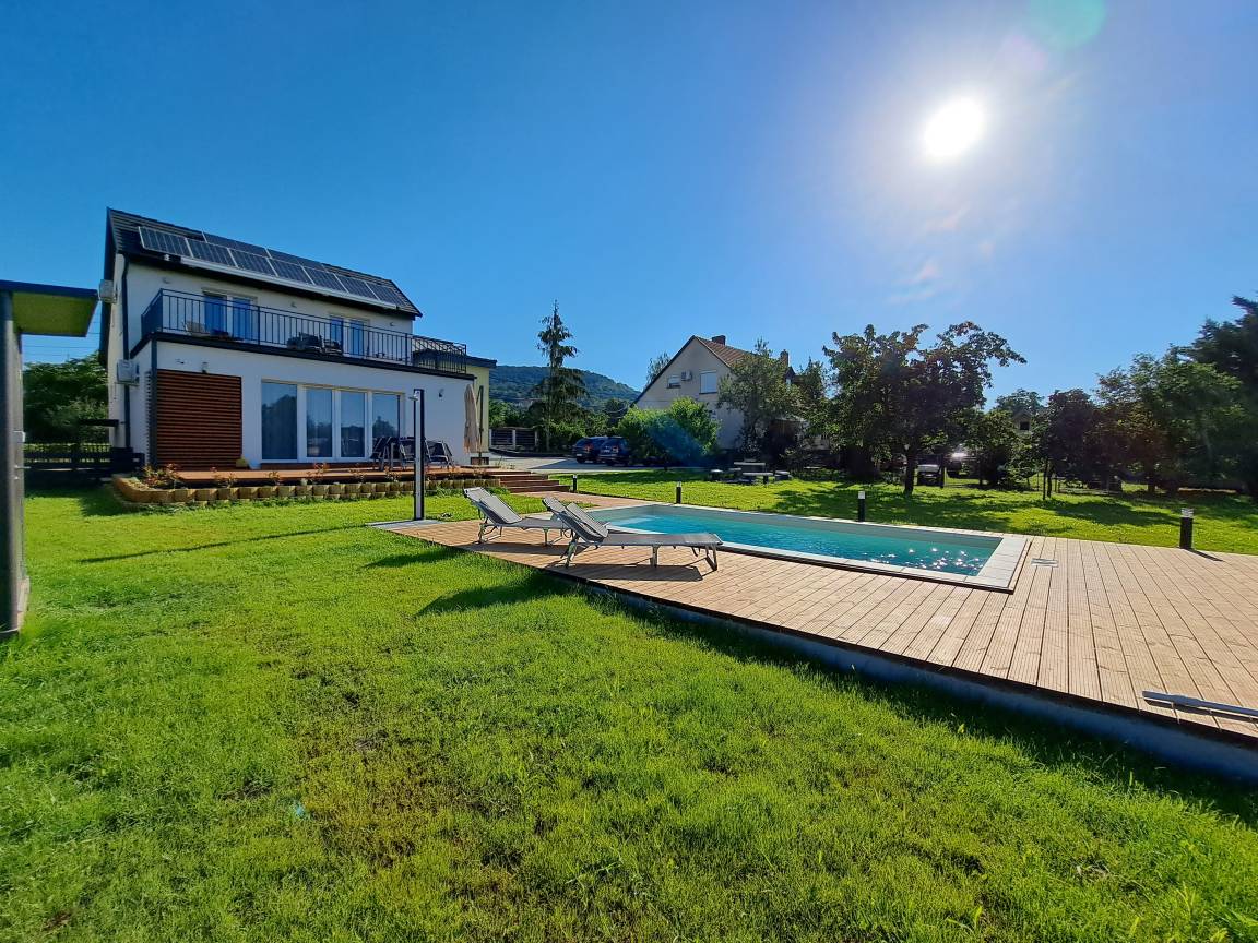 168 M² Villa ∙ 4 Bedrooms ∙ 10 Guests - Balaton