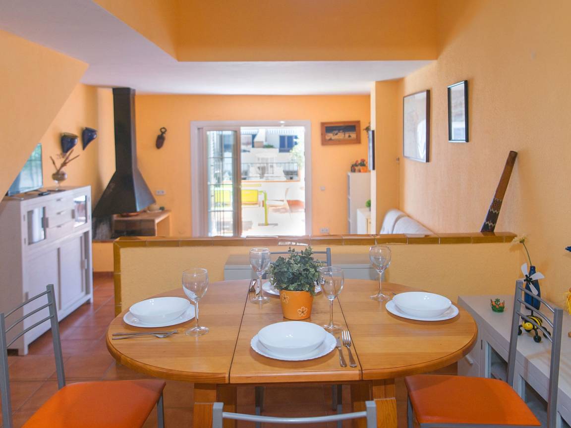 100 M² Talo ∙ 1 Makuuhuone ∙ 6 Vierasta - Empuriabrava