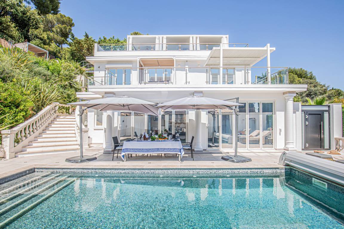 300 M² Villa ∙ 5 Bedrooms ∙ 10 Guests - Antibes