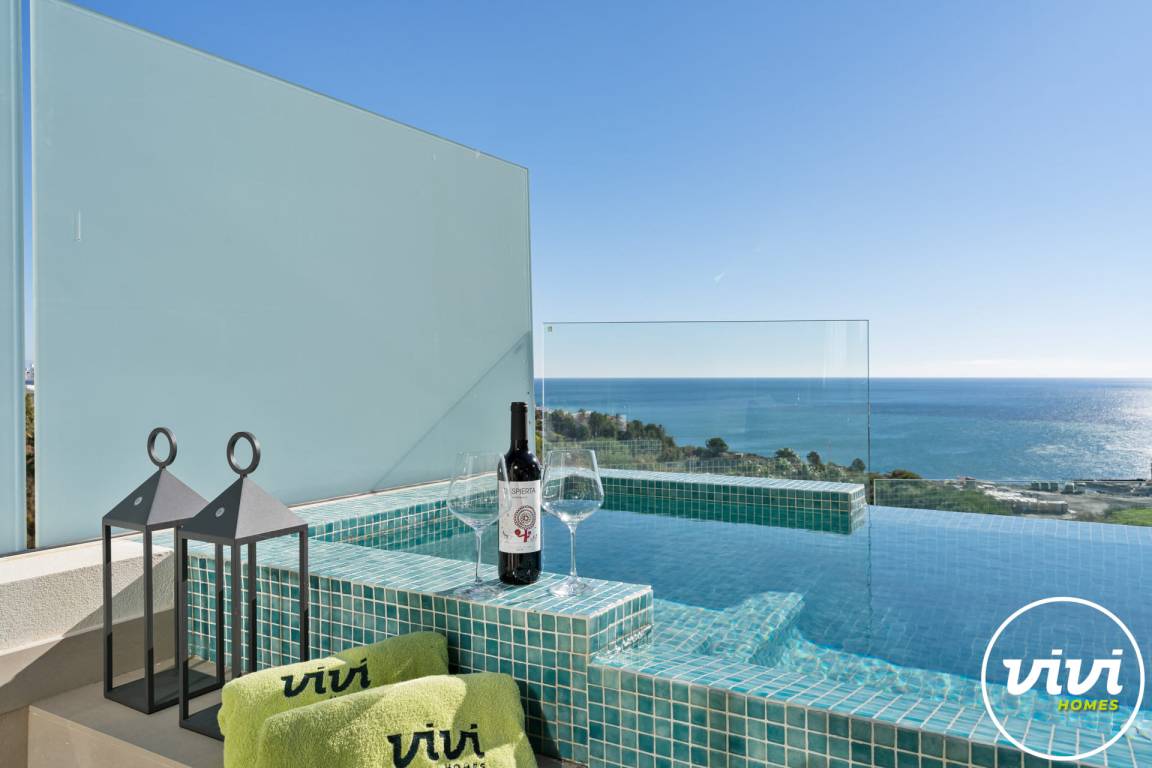 300 M² Villa ∙ 4 Chambres ∙ 8 Personnes - Mijas