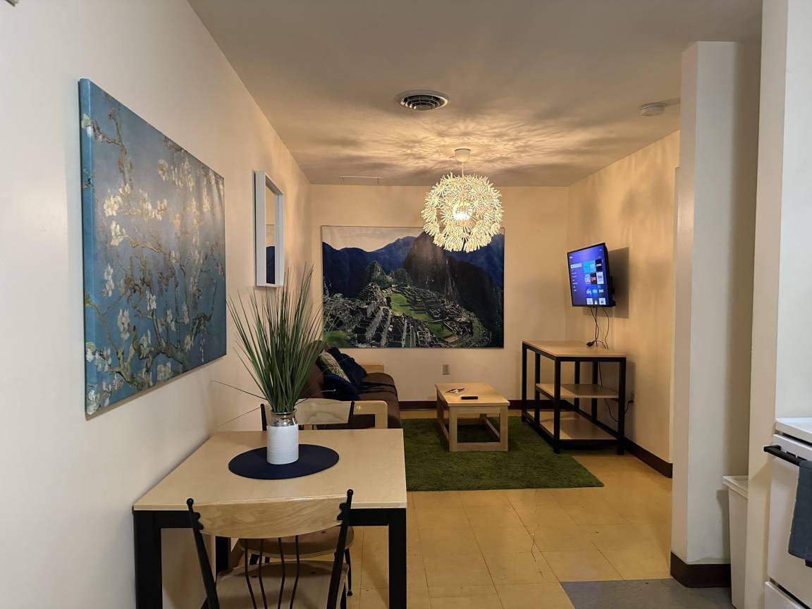 Apartment ∙ 2 Bedrooms ∙ 6 Guests - PPG Paints Arena