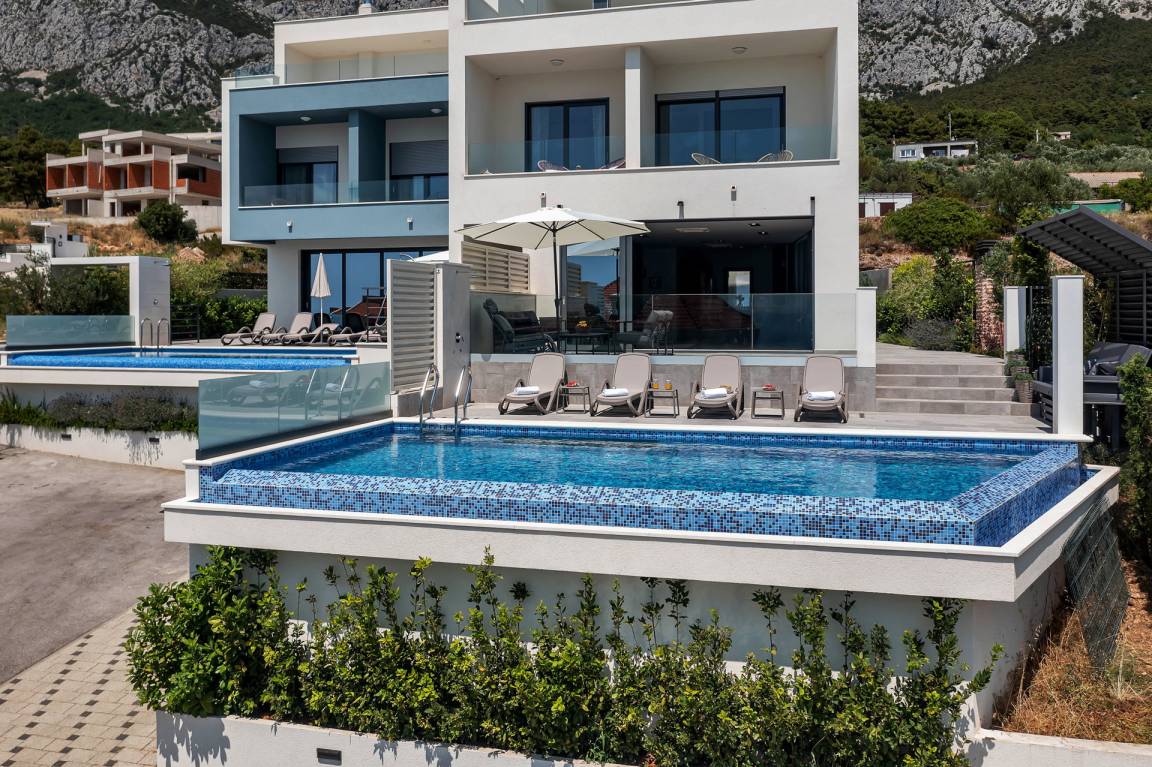 250 M² Villa ∙ 4 Slaapkamers ∙ 8 Gasten - Baška Voda