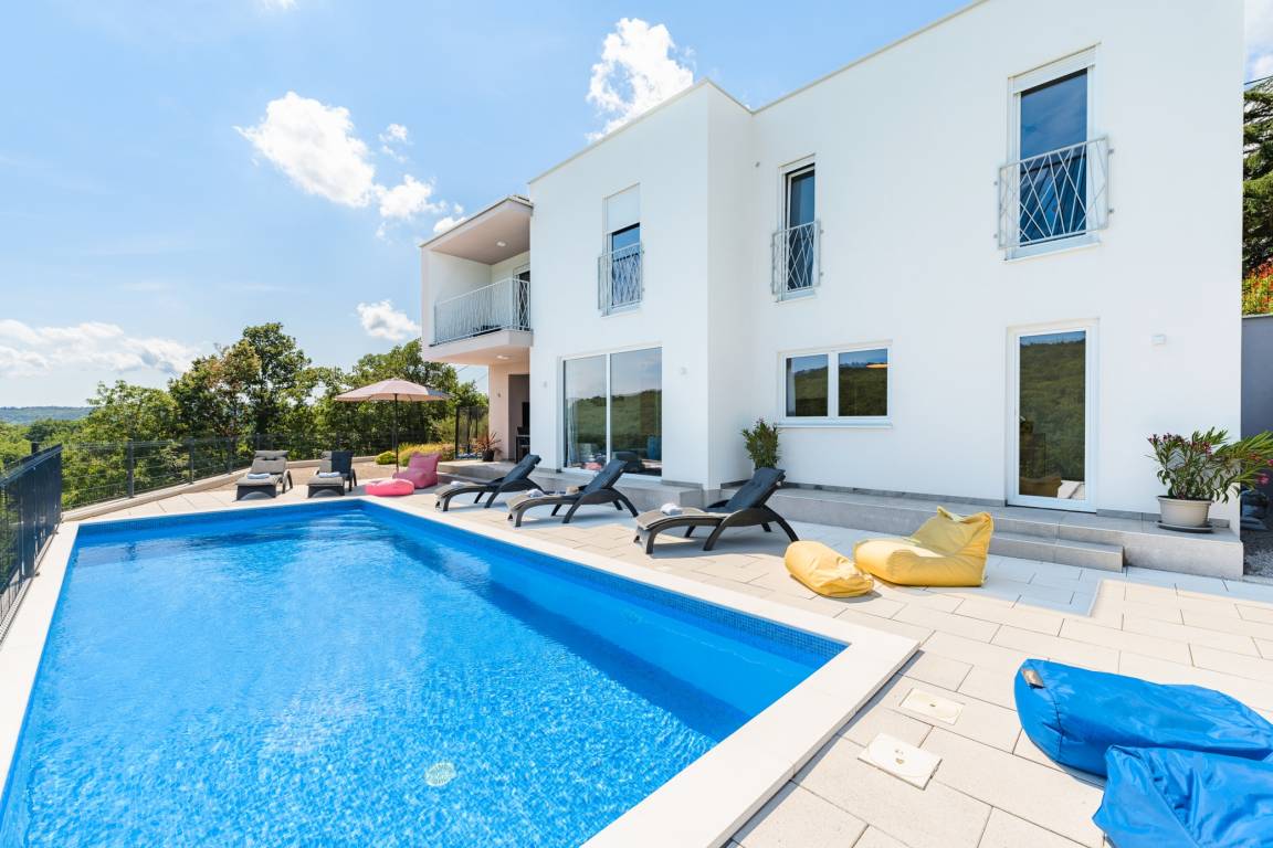 190 M² Villa ∙ 3 Bedrooms ∙ 6 Guests - Rabac