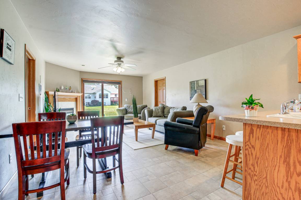 69 M² Apartment ∙ 2 Bedrooms ∙ 4 Guests - Greenville, WI