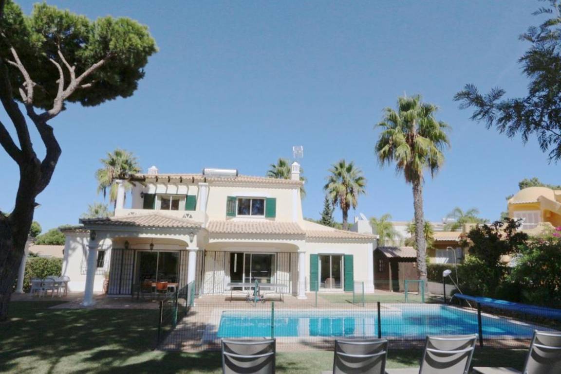 300 M² Villa ∙ 4 Habitaciones ∙ 9 Huéspedes - Vilamoura