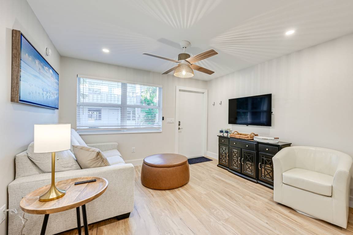 61 M² Apartment ∙ 2 Bedrooms ∙ 6 Guests - Naples, FL