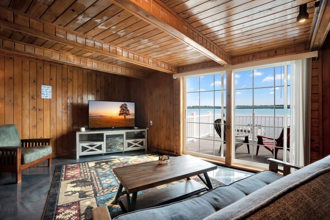 93 M² House ∙ 5 Bedrooms ∙ 14 Guests - Michigan