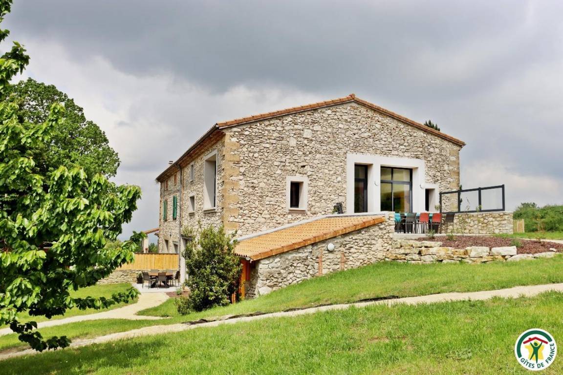 270 M² Gîte ∙ 6 Bedrooms ∙ 15 Guests - Crest