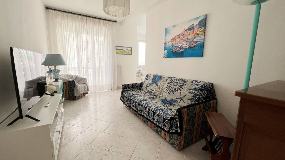 75 M² Apartment ∙ 2 Bedrooms ∙ 5 Guests - Loano
