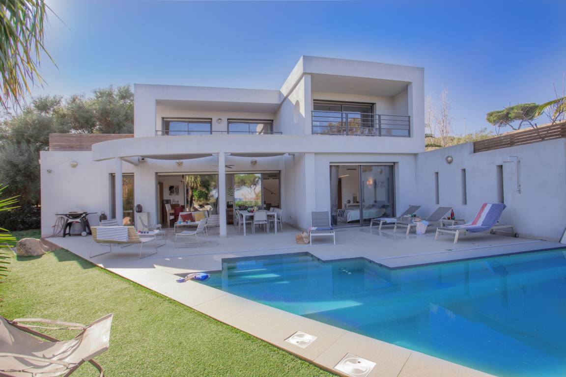 200 M² Villa ∙ 5 Schlafzimmer ∙ 12 Gäste - Calvi