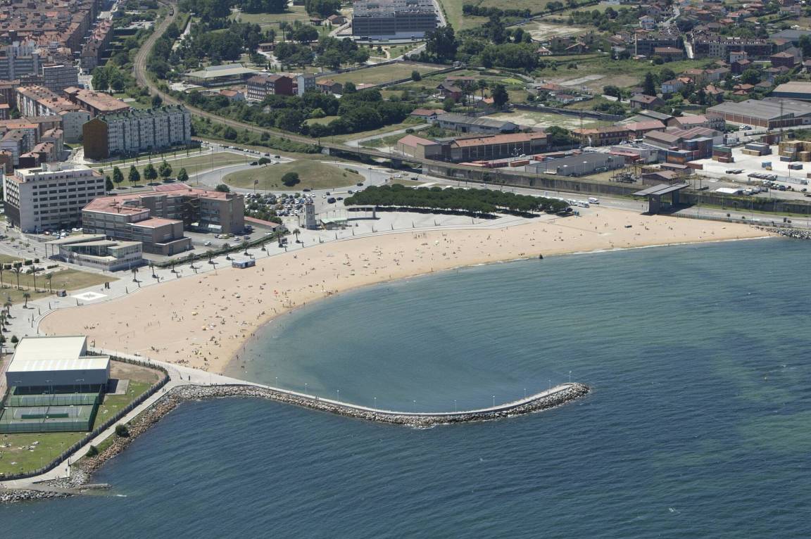 65 M² Huoneisto ∙ 3 Makuuhuonetta ∙ 5 Vierasta - Gijón