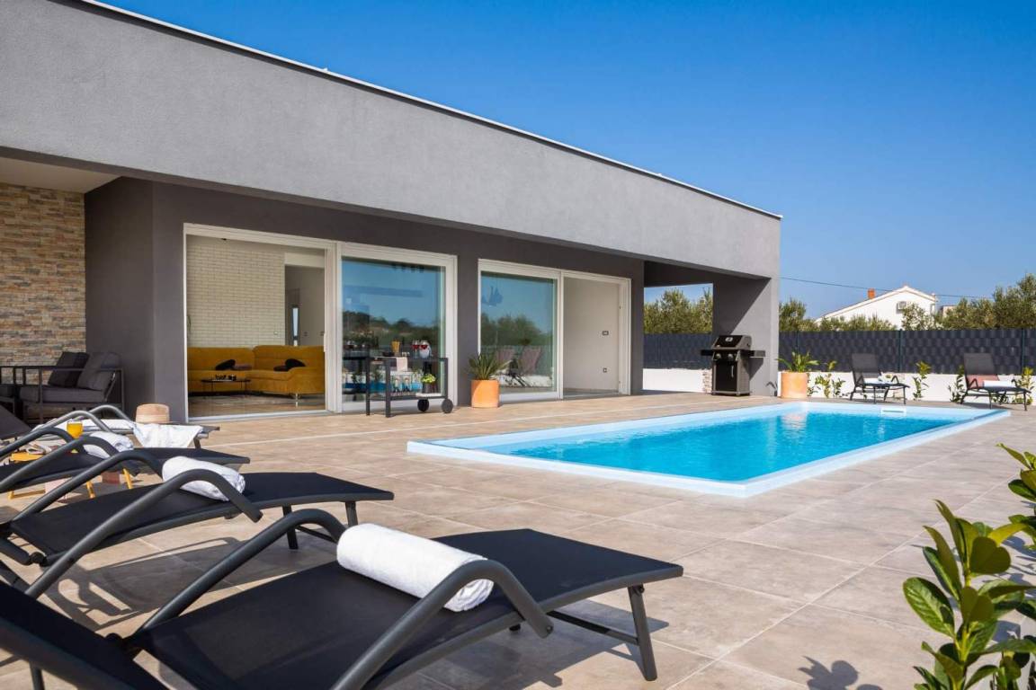 200 M² Villa ∙ 3 Bedrooms ∙ 6 Guests - Pirovac