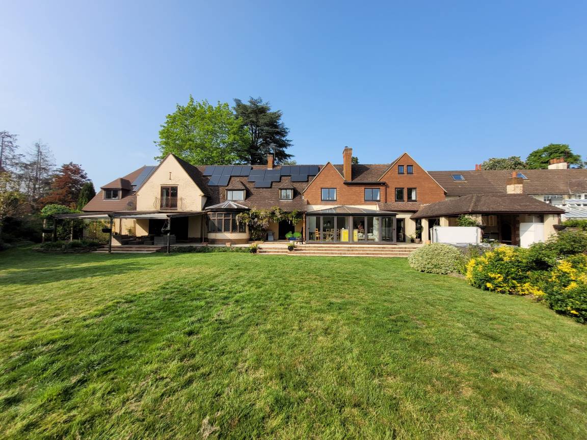 550 M² House ∙ 8 Bedrooms ∙ 16 Guests - Farnham