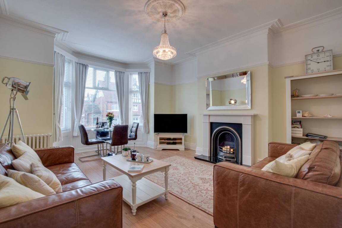 Apartment ∙ 2 Bedrooms ∙ 4 Guests - Scarborough